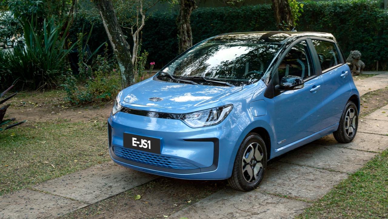 Elétrico JAC e-JS1 chega ao México custando R$ 47 mil a menos do que no ...