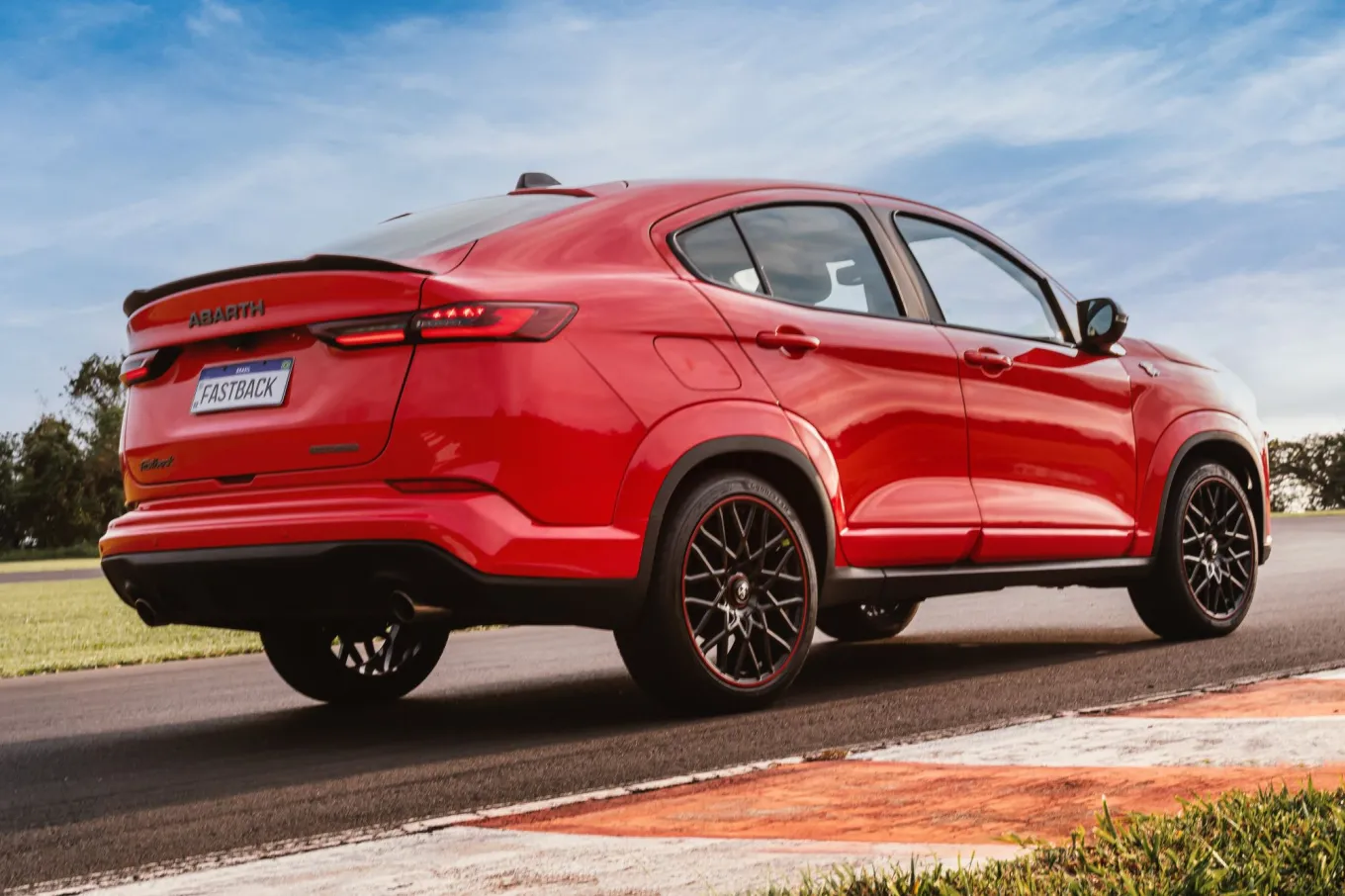 Quanto custa o novo Fiat Fastback Abarth? - Turboway