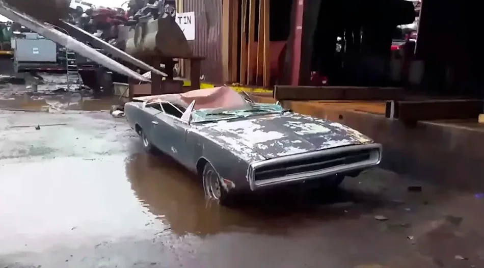 Vendedor de Dodge Charger fica furioso e destrói carro após compradores ...