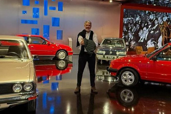 William Bonner reencontra carros clássicos de sua coleção em visita à ...